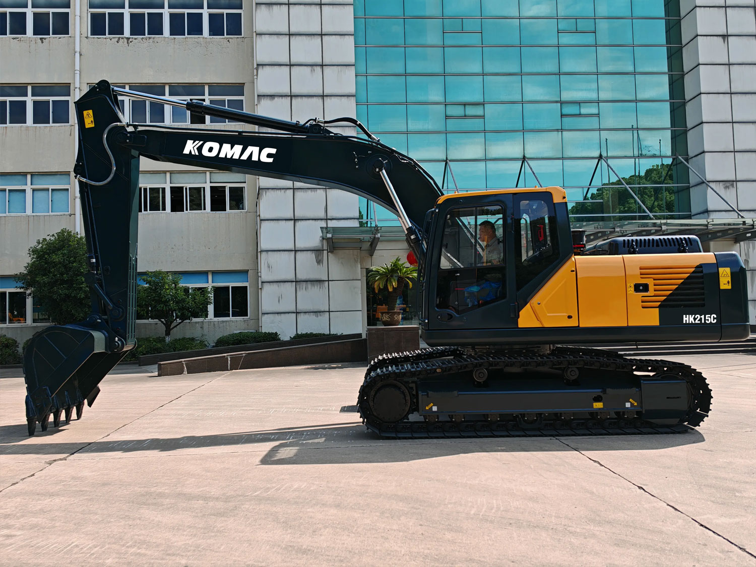 Komac HK215C – 21.5 Ton Medium Crawler Excavator - Kiani Mehr Official ...